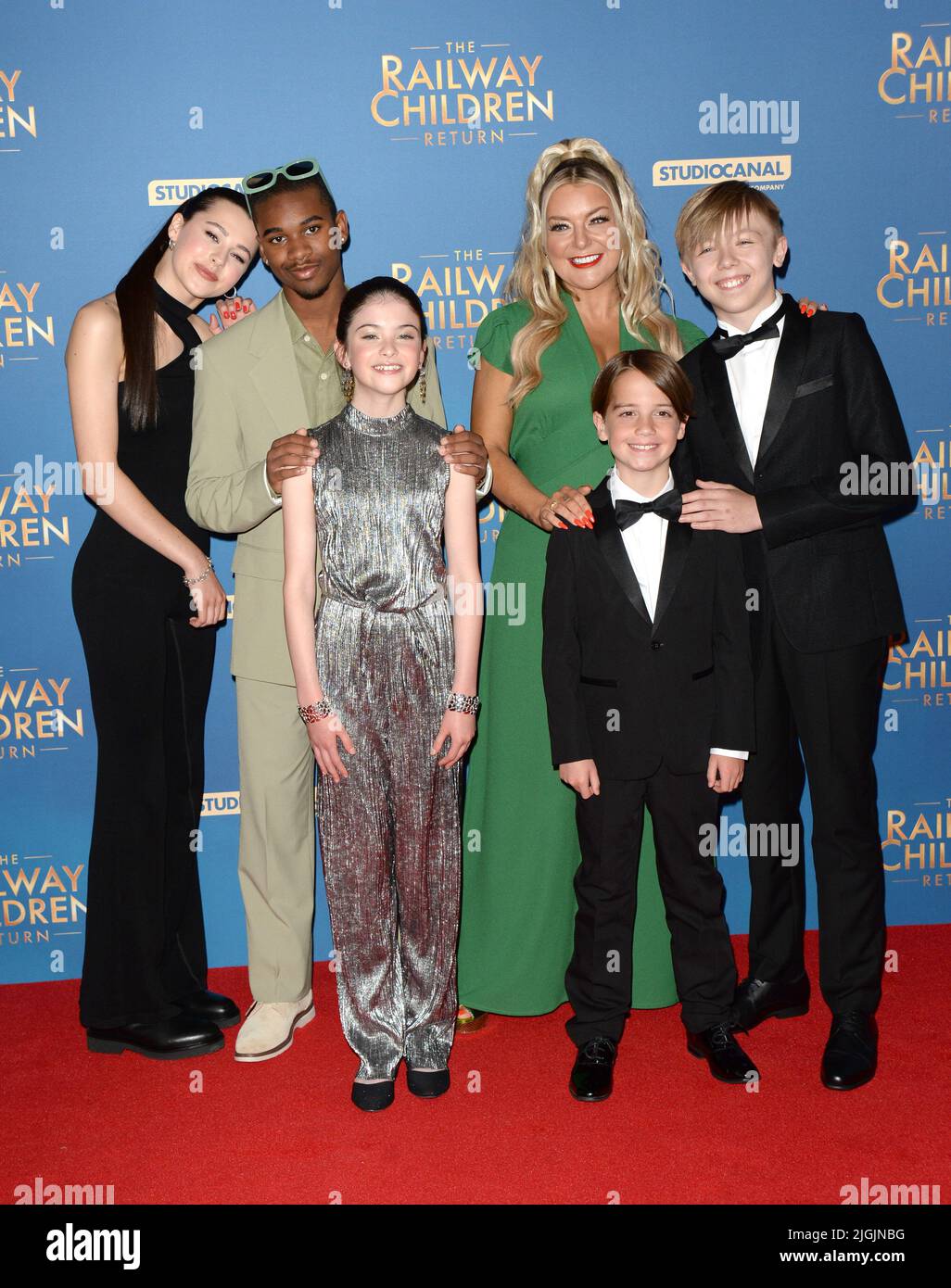 Eyes wide open screening hi-res stock photography and images - Alamy