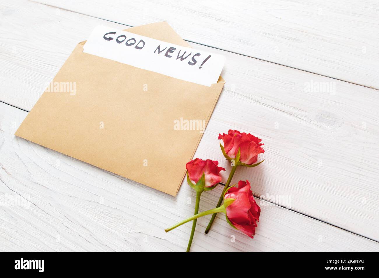 Good news note in brown envelope with flowers Stock Photo - Alamy
