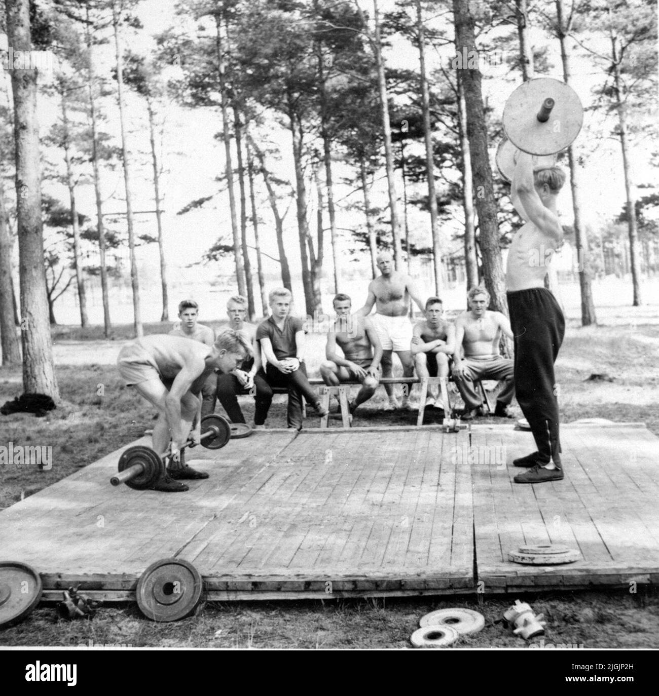 Läger Weightlifting training at the 1960 Hällevik camp Stock Photo - Alamy