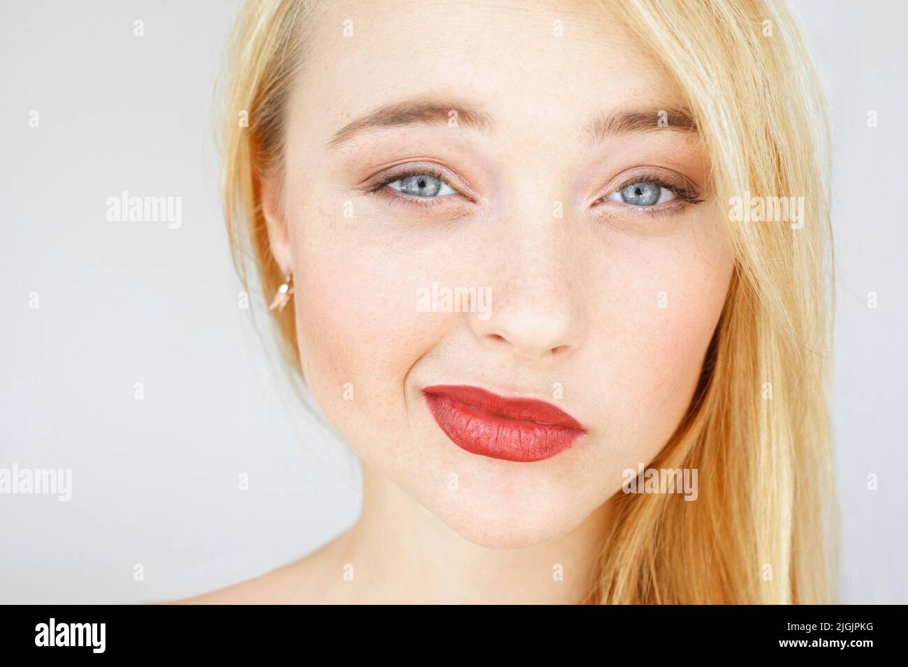 Skeptical facial expression hi-res stock photography and images - Alamy