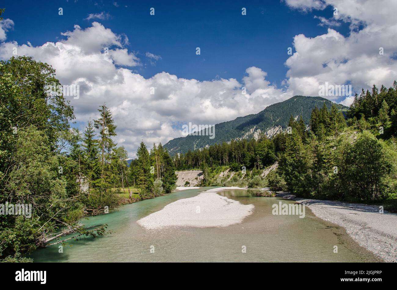 Hiking trails aling the isar river hi-res stock photography and images ...