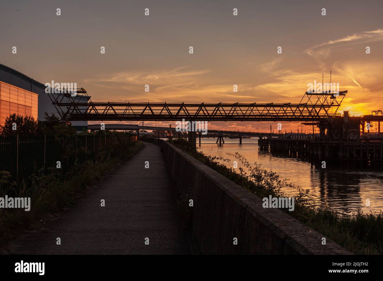 Thames Path Walkway Stock Photo - Alamy
