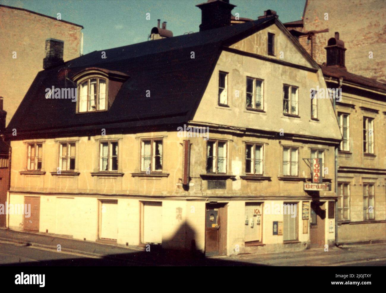 Corner shop 1950s hi-res stock photography and images - Alamy