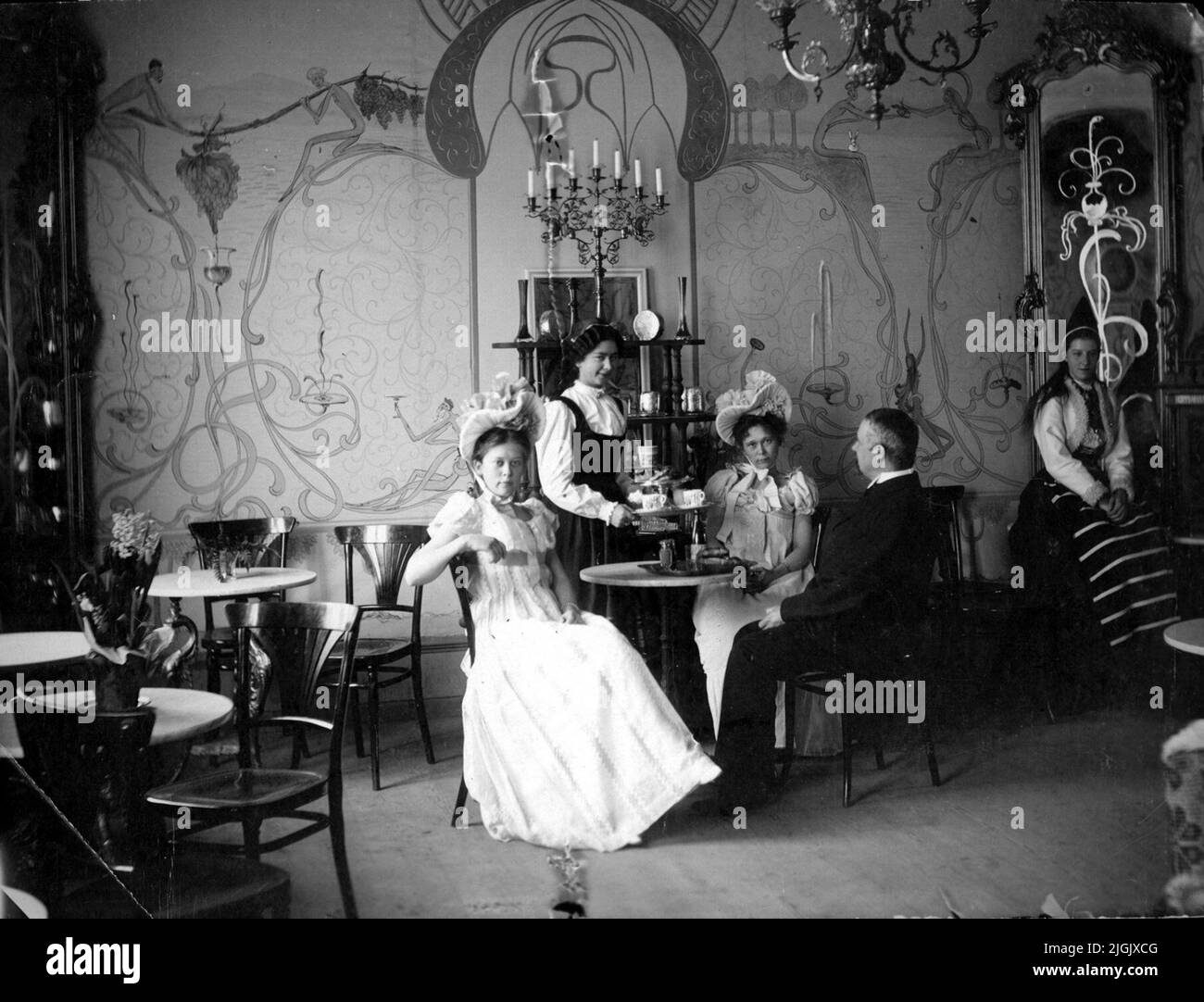 Basar The bazaar in the Freemason cellar on 8 & 9/3. The income came to ...