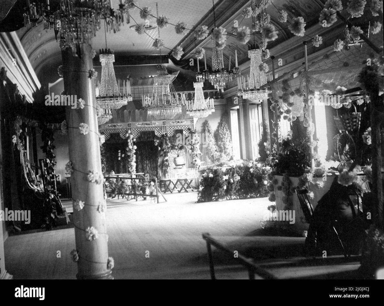 Basar The bazaar in the Freemason cellar on 8 & 9/3. The income came to ...