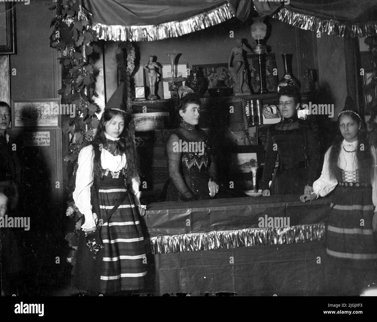 Basar The bazaar in the Freemason cellar on 8 & 9/3. The income came to ...