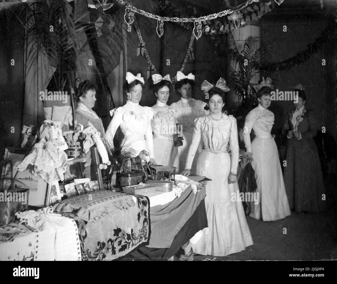 Basar The bazaar in the Freemason cellar on 8 & 9/3. The income came to ...