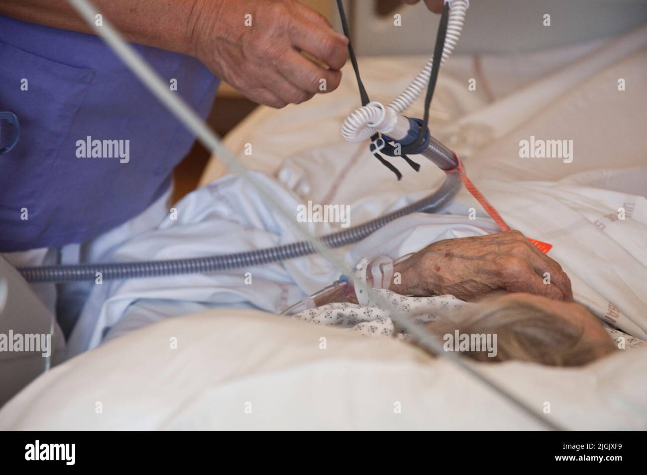 A nurse puts a patient in the continuing care unit on oxygen, Briancon ...