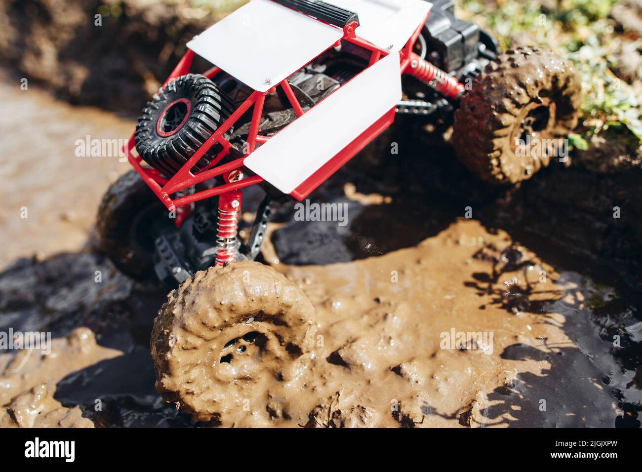 Rc suv moving out puddle of mud, free space Stock Photo - Alamy
