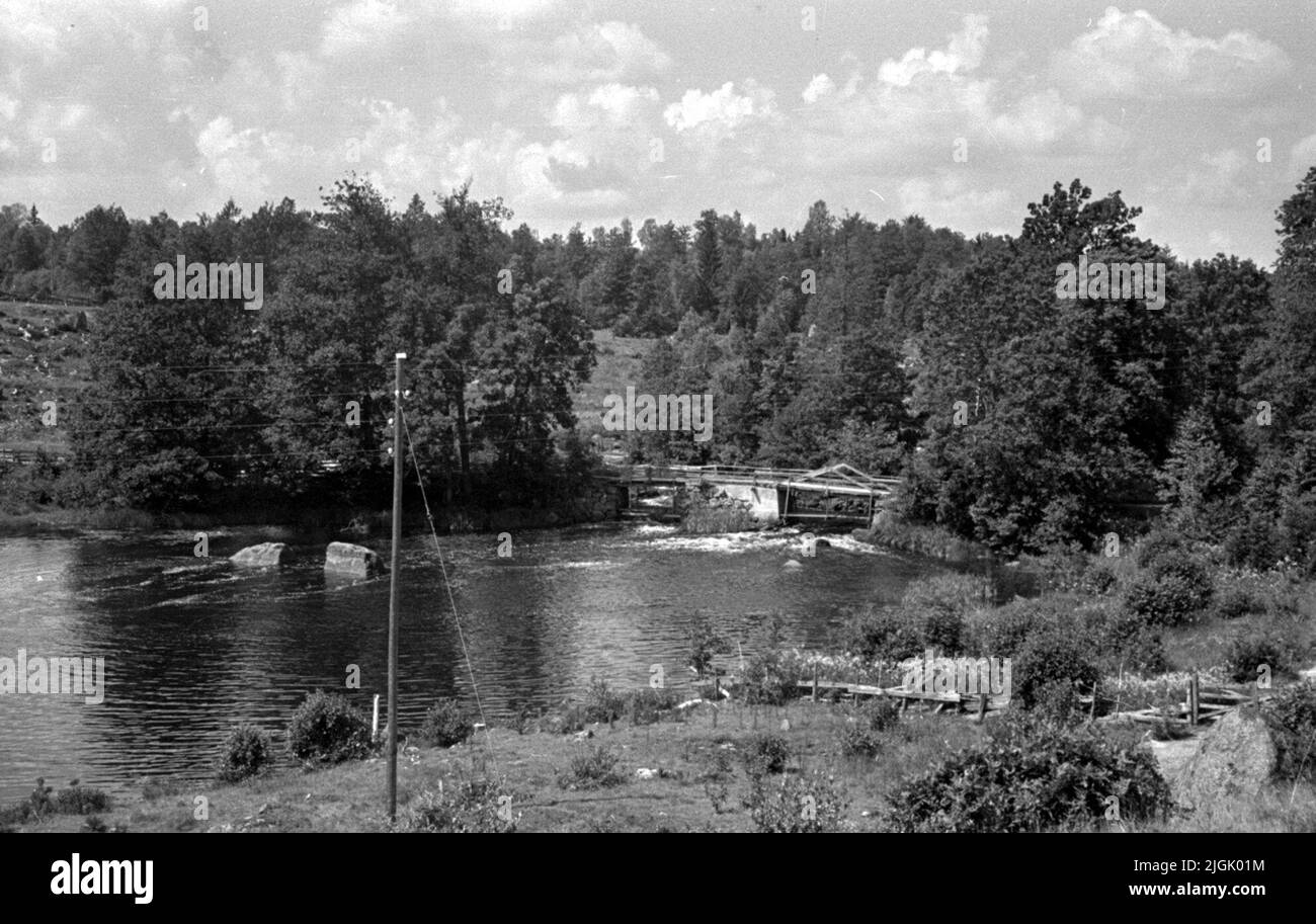 Bro Åparty that goes under the old road bridge in the deer cavity ...