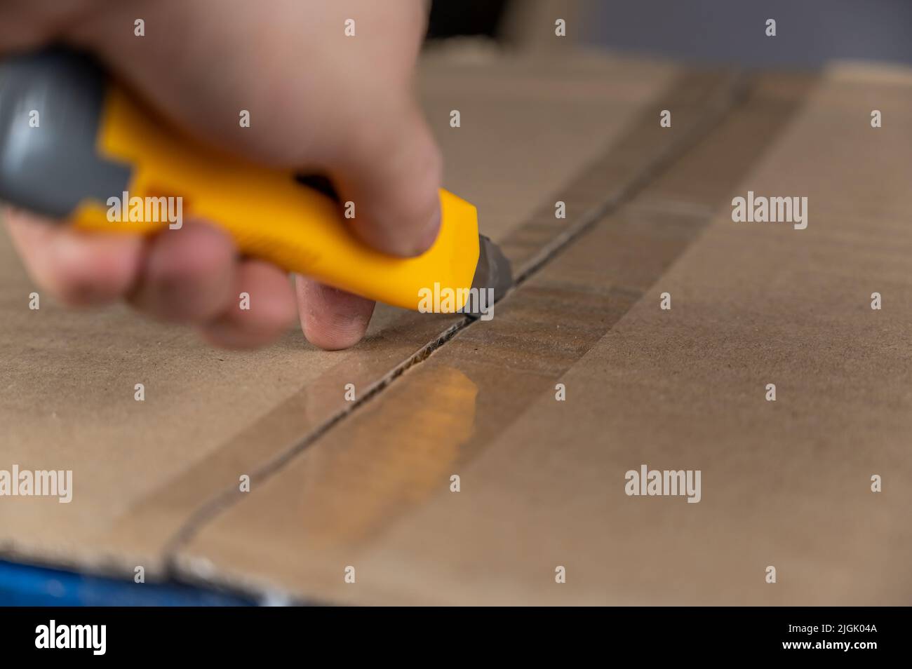 Corrugated box opening hi-res stock photography and images - Alamy