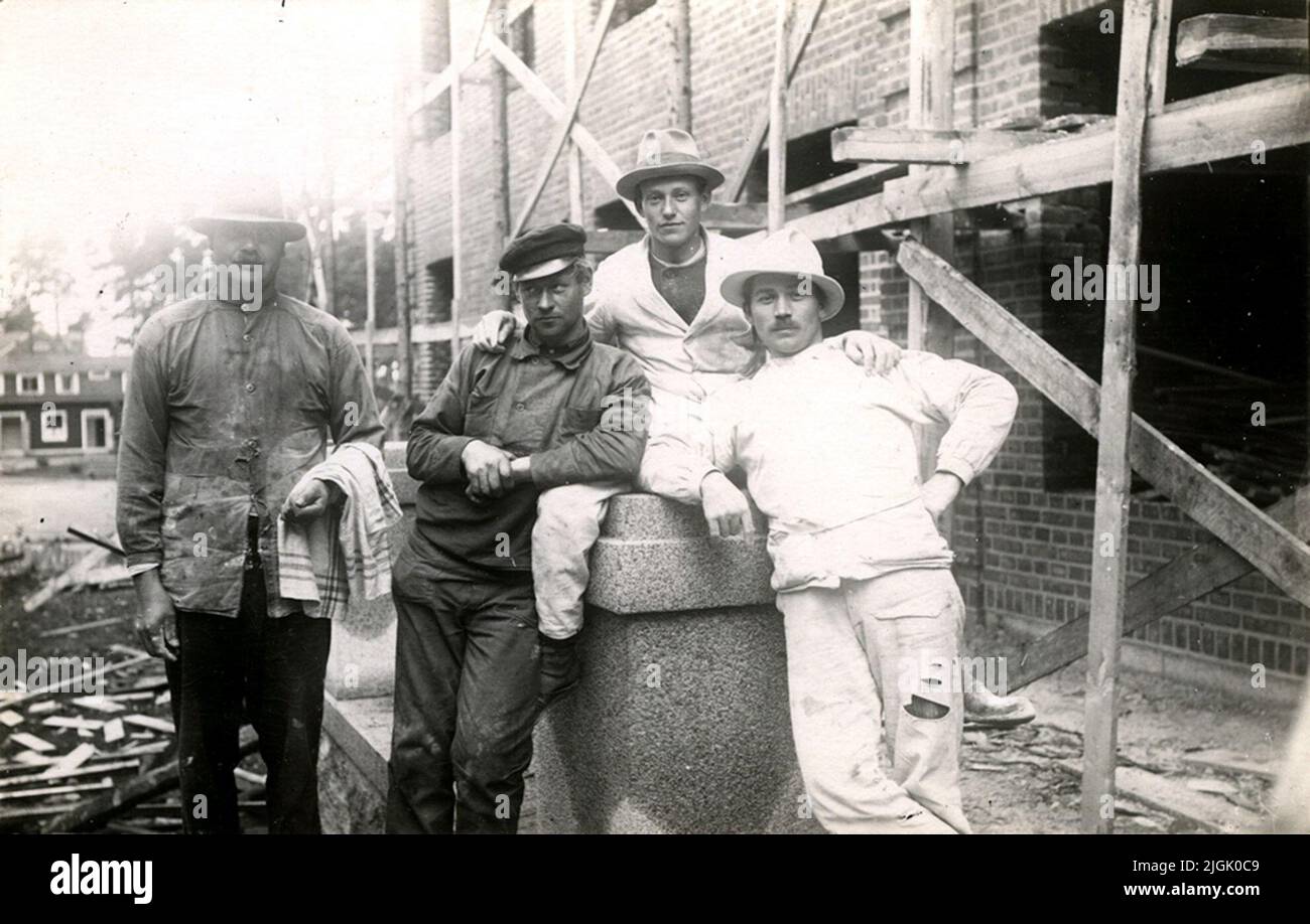 Murare Work team with mason at a construction site. Alfred Johnsén is ...