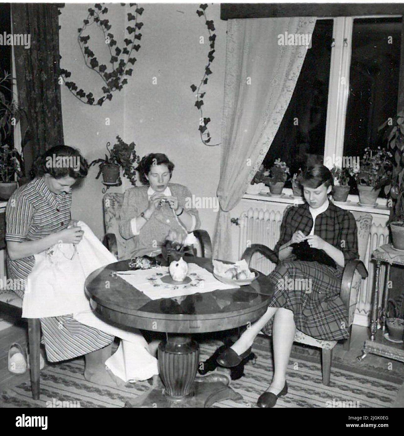Syförening Women in sewing association where you sew, crochet and knit ...