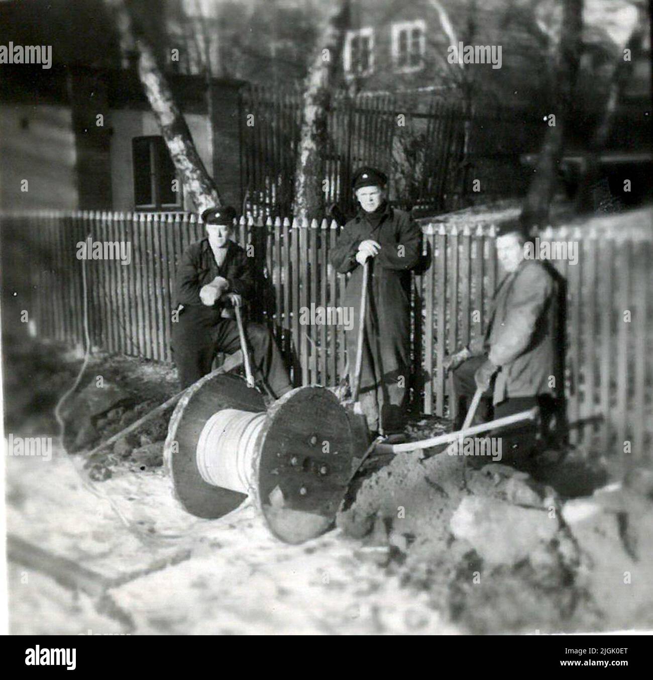 Telegrafarbetare Telegraph workers at the telegraph plant at Hedvigsdal ...