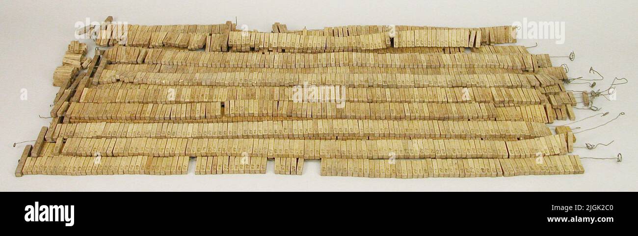 Wooden 100 block hi-res stock photography and images - Alamy