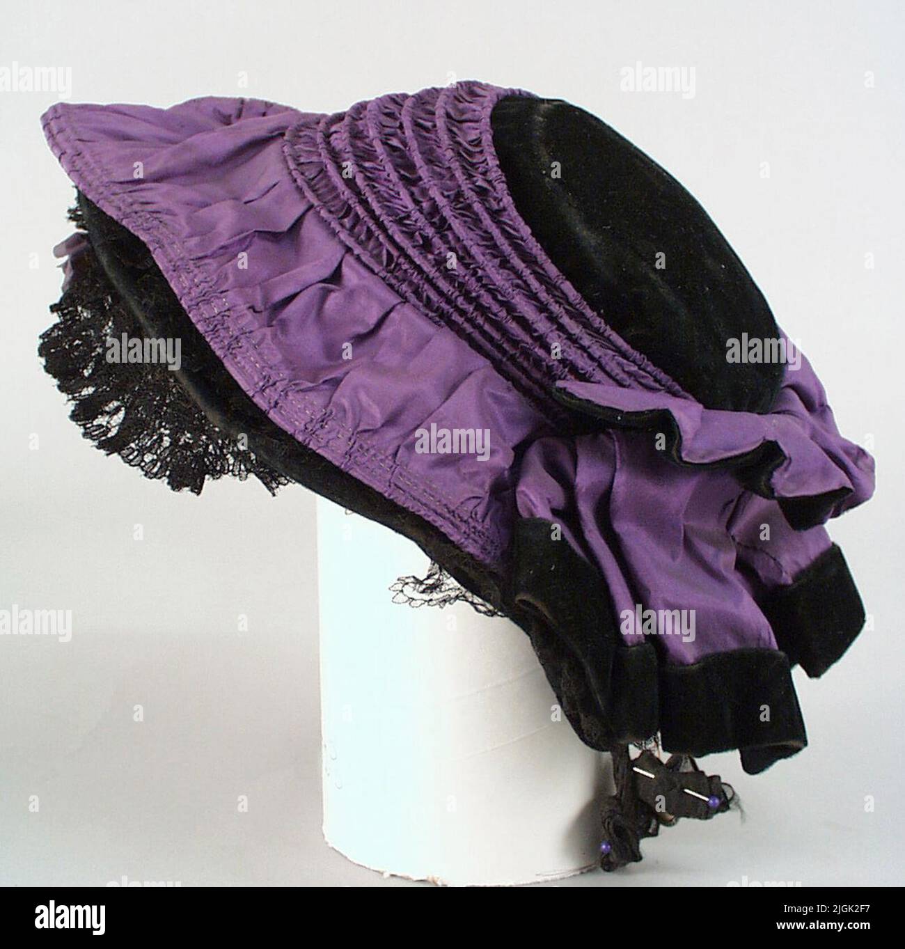 Kapotthatt Dam hat, chapter. Of black silky and purple silk velvet ...