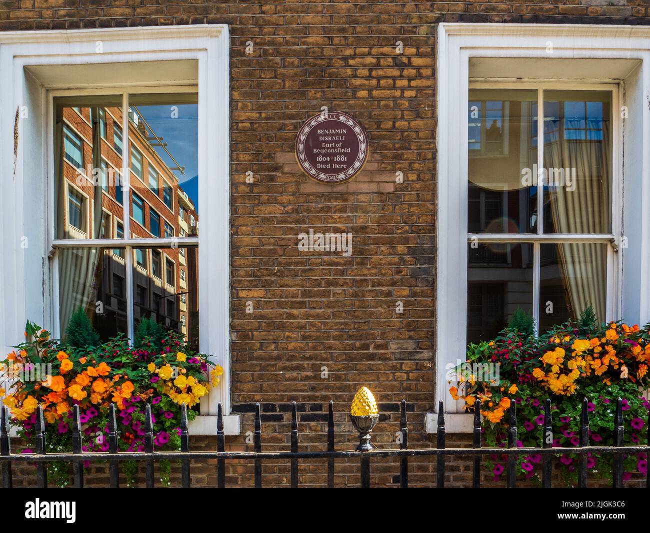 Benjamin disraeli blue plaque hi-res stock photography and images - Alamy