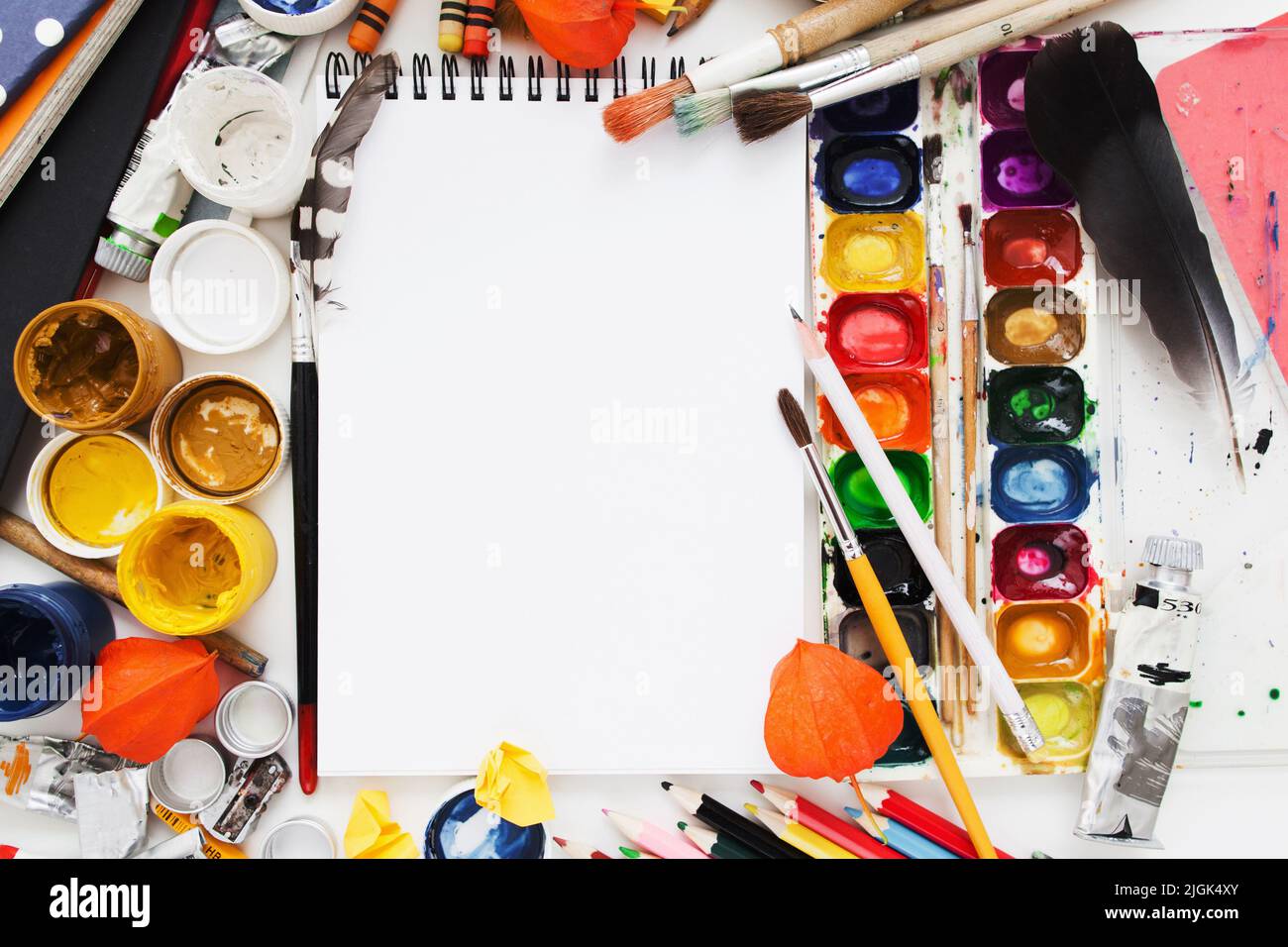 Blank sketchbook in drawing tools frame flat lay Stock Photo - Alamy