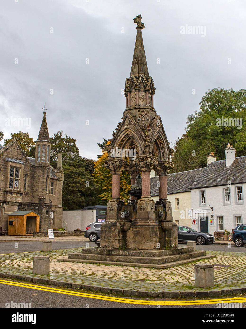 Dunkeld, Scotland - October 11th 2021: The Atholl Memorial Fountain, or ...