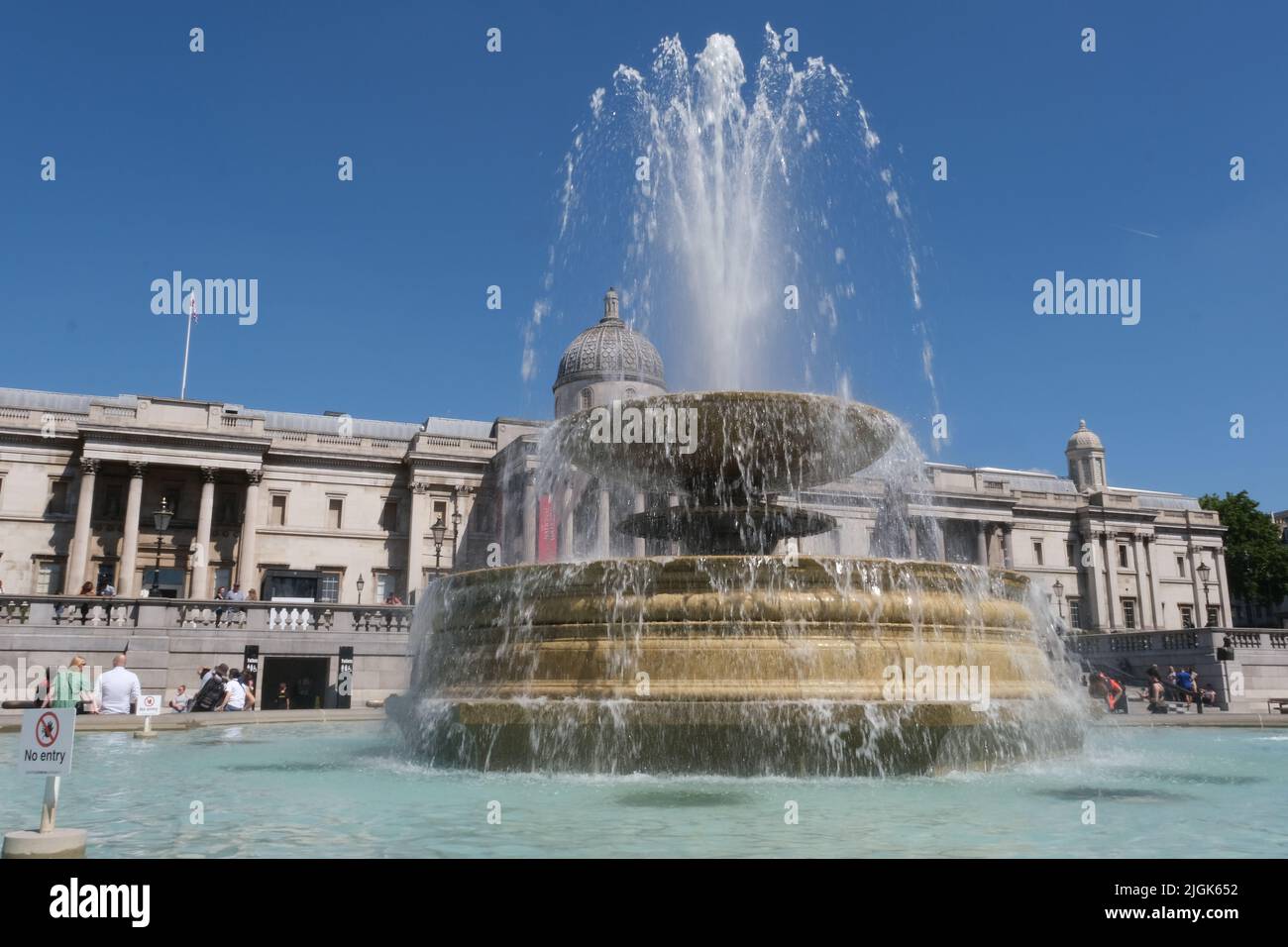 London, UK, 11 July 2022: The Trafalgar Square Fountain and National ...