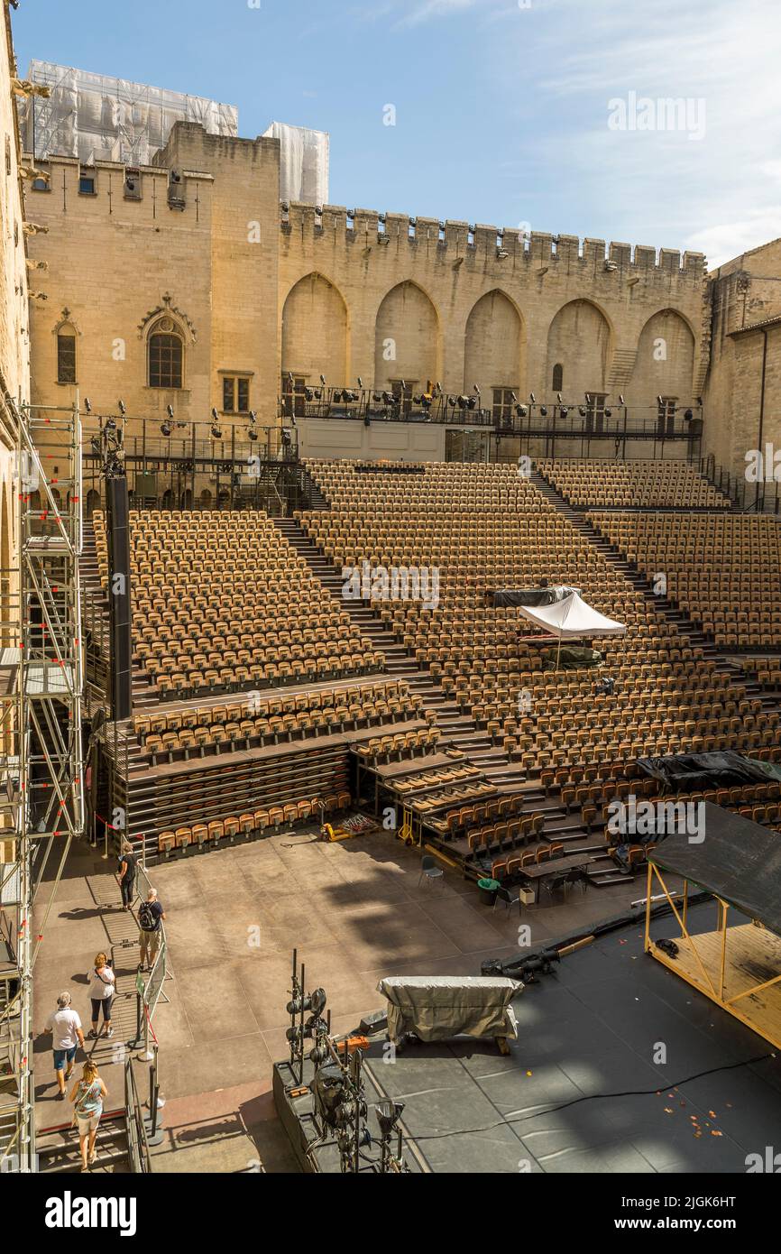 Huge courtyard hi-res stock photography and images - Alamy