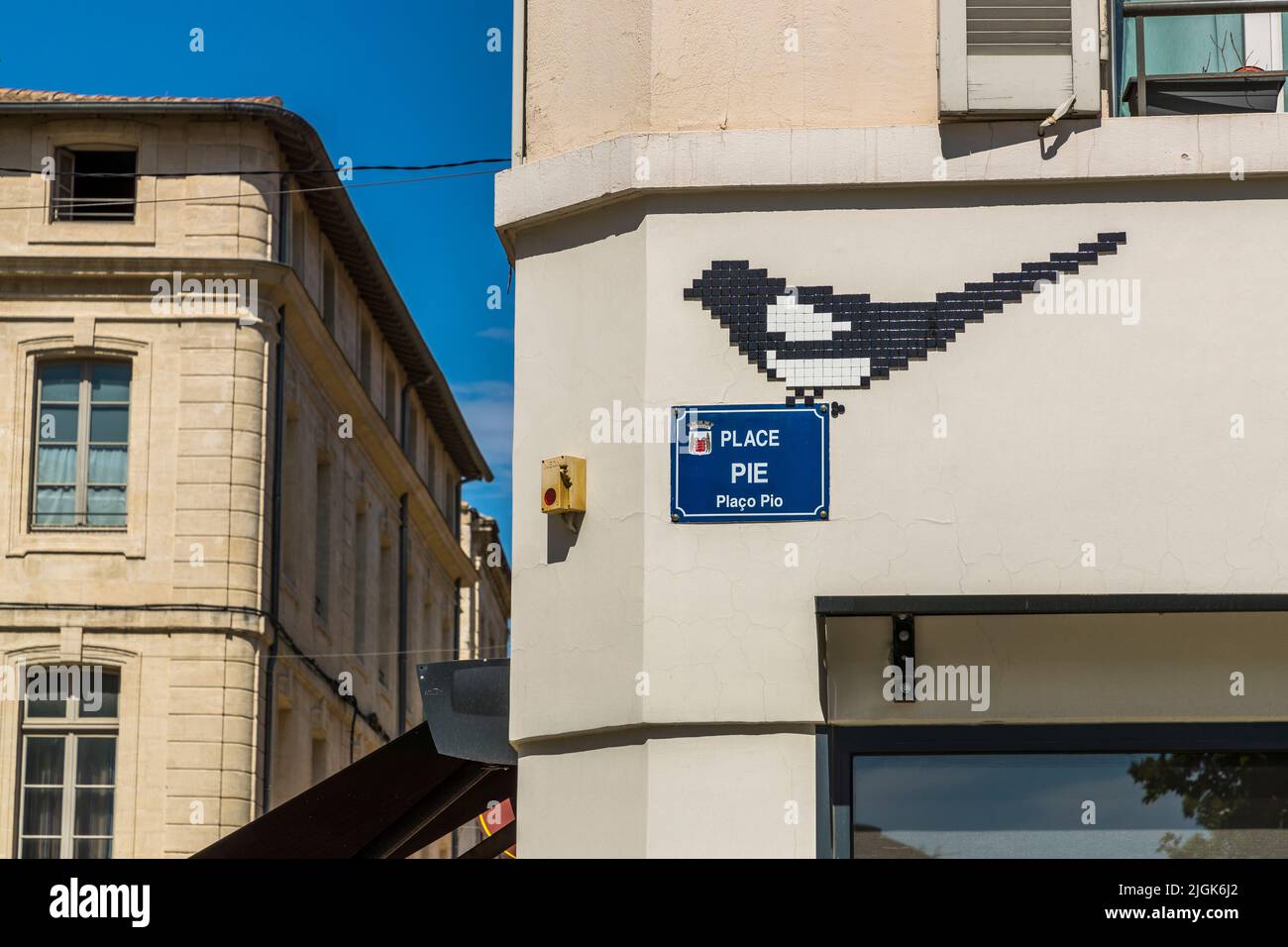 MifaMosa Place Pie, Avignon, France. The French artist peppers street ...
