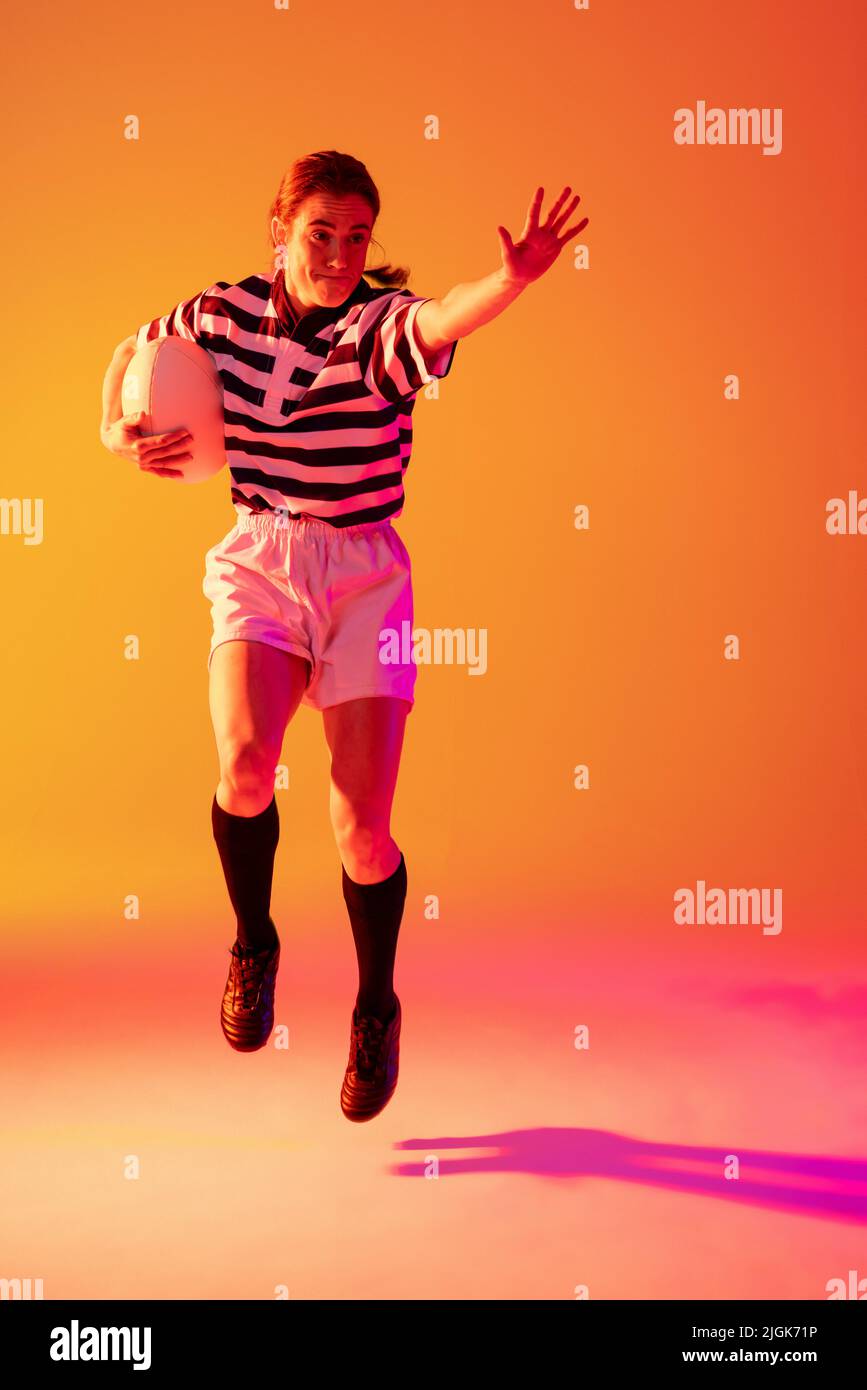 Female rugby player with ball hi-res stock photography and images - Alamy