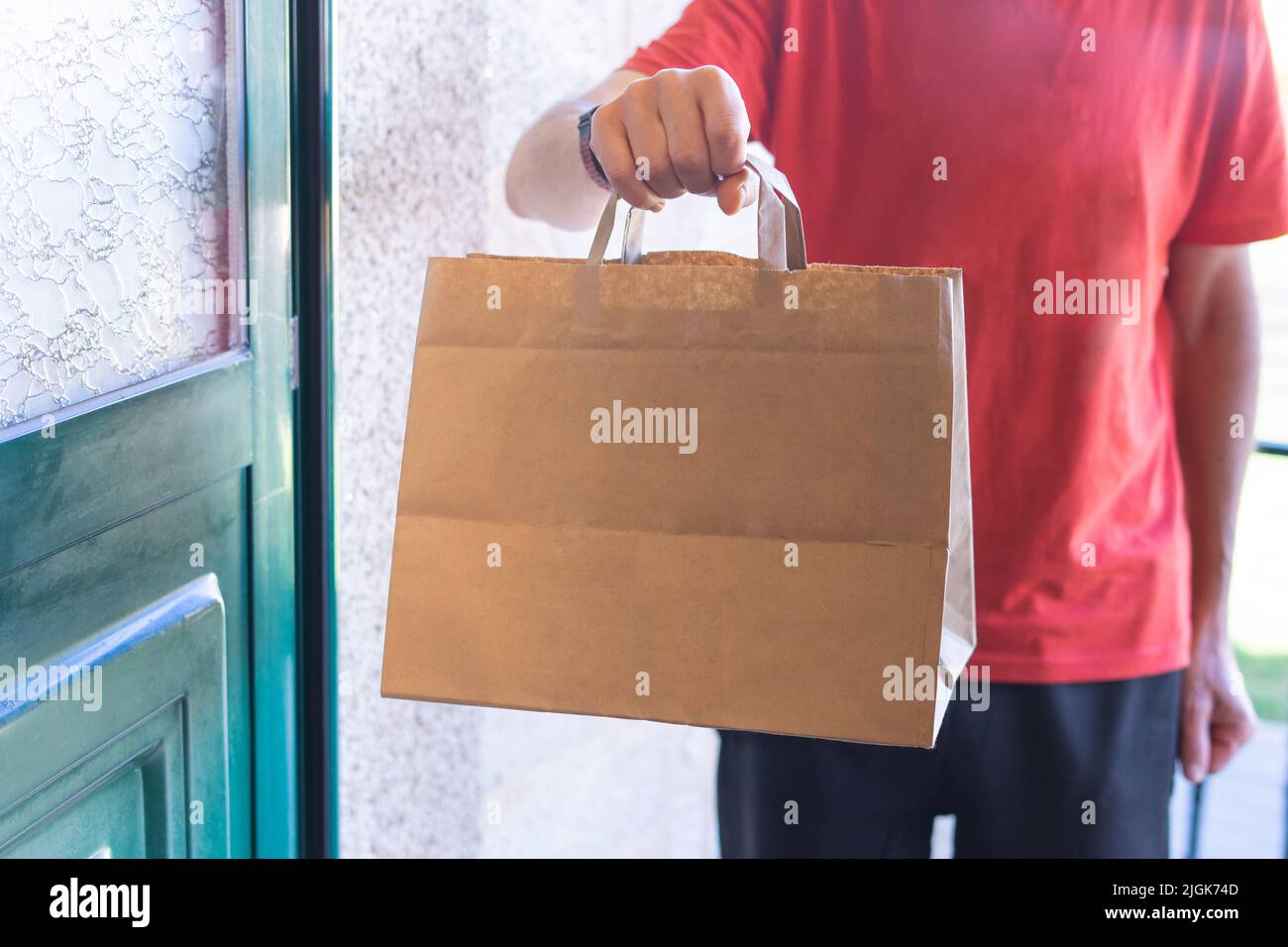 Delivering food by front door hi-res stock photography and images - Alamy