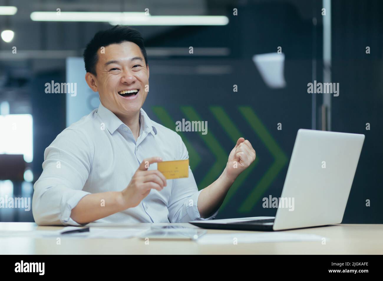 Portrait businessman celebrating online payment hi-res stock ...