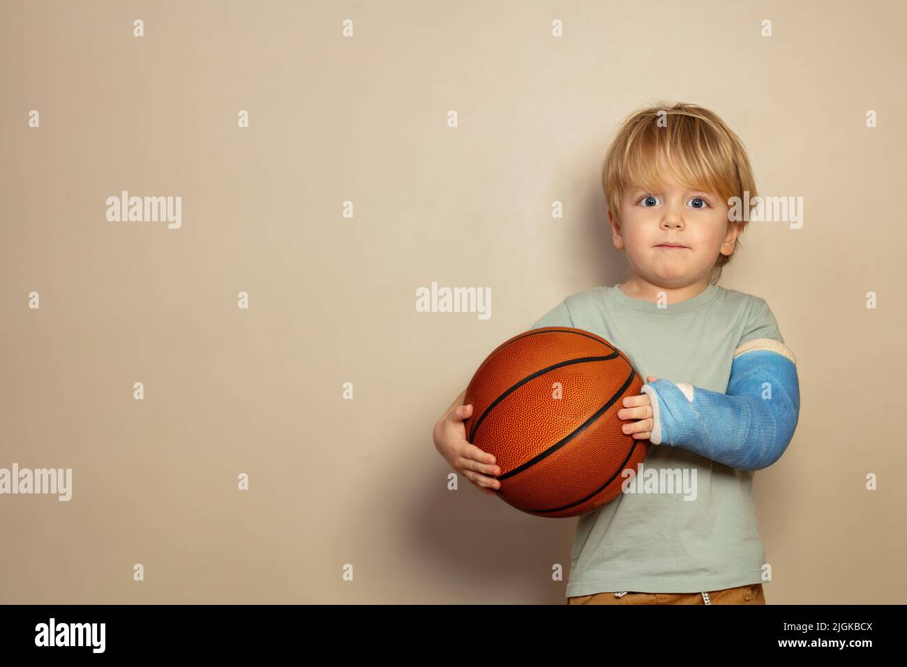 Fracture cast hand hi-res stock photography and images - Alamy