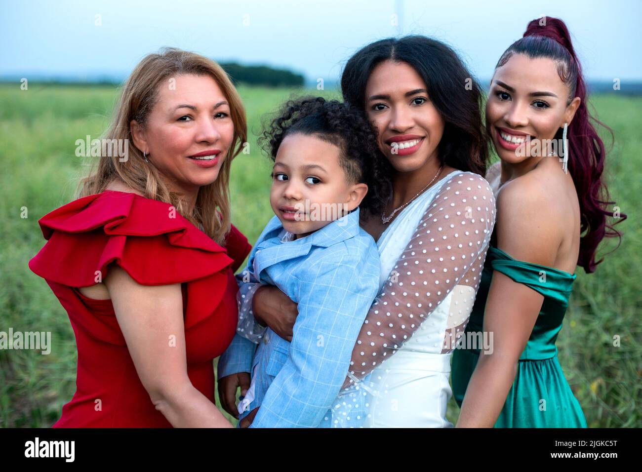 Hispanic women hi-res stock photography and images - Alamy