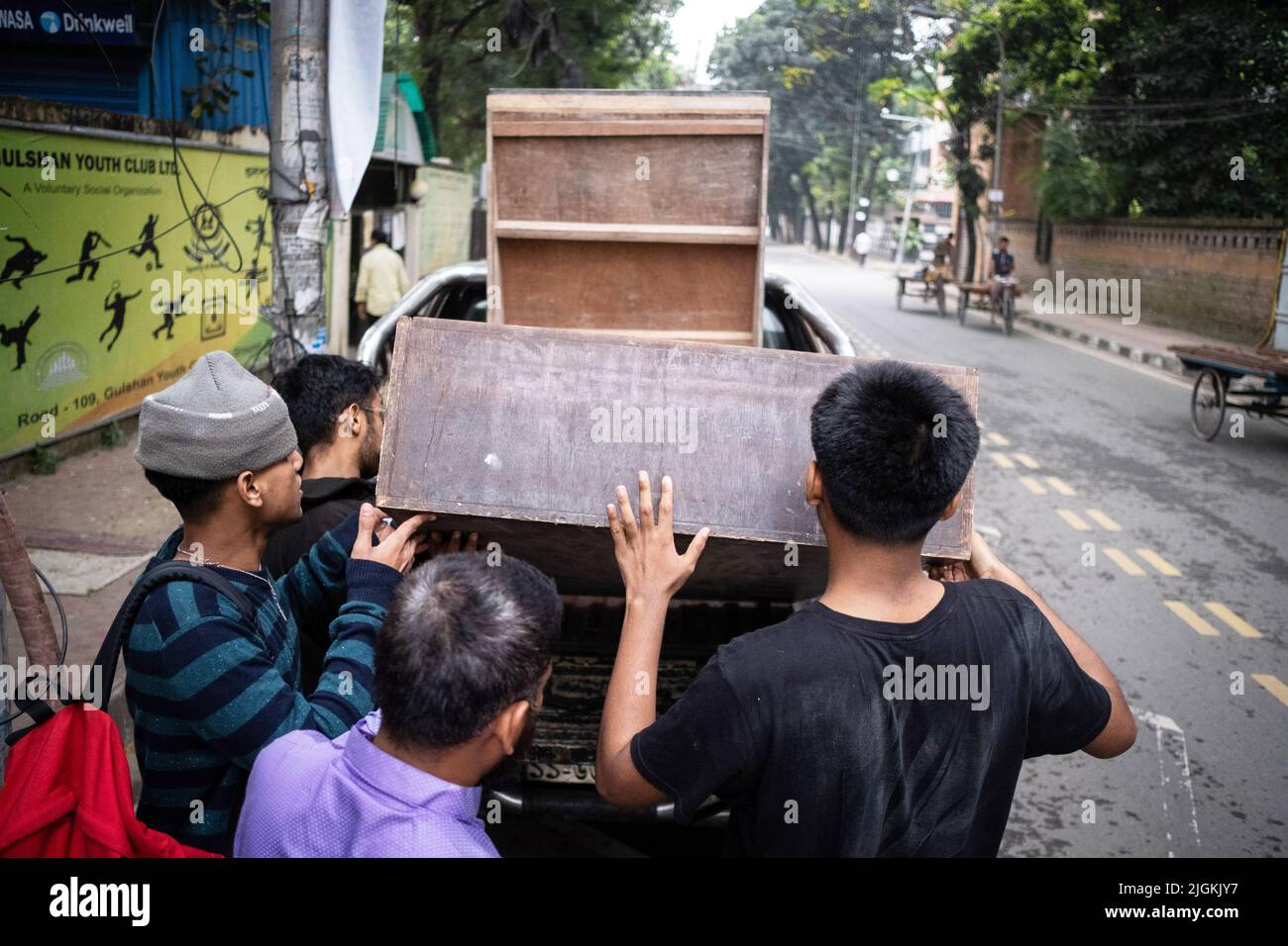 A group of boys load furniture onto a truck. Dhaka, Bangladesh Stock ...