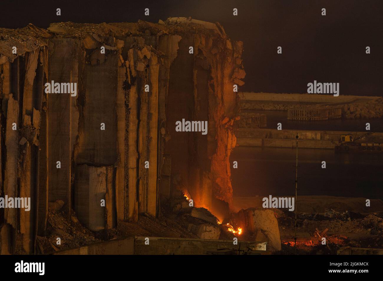 Burning port of beirut hi-res stock photography and images - Alamy
