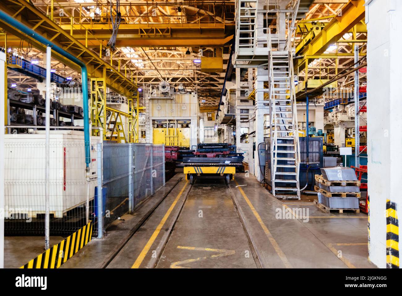 Production line trolley hi-res stock photography and images - Alamy