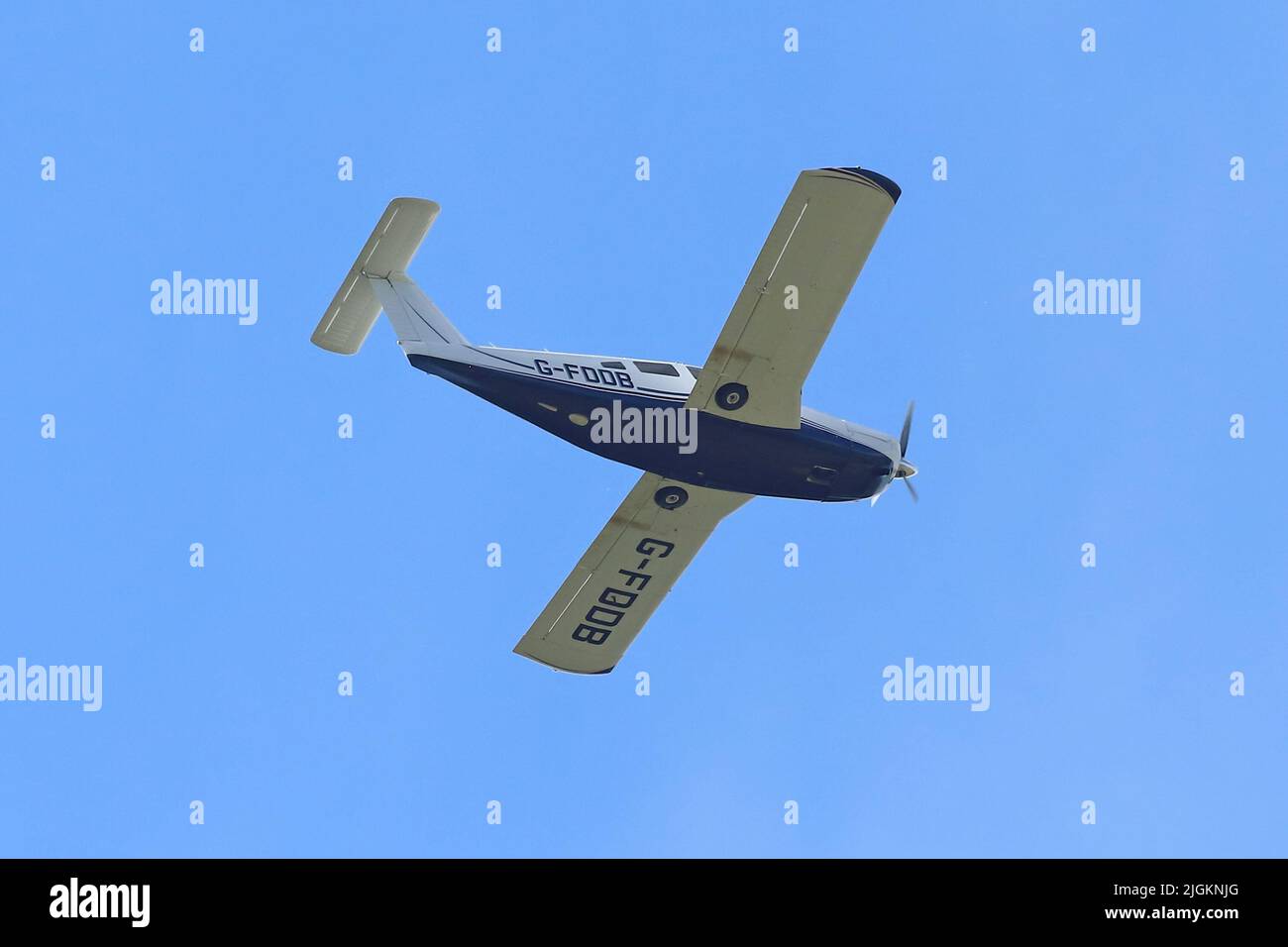 Piper PA-32RT-300 Lance II G-FDDB flying overhead against a blue sky ...