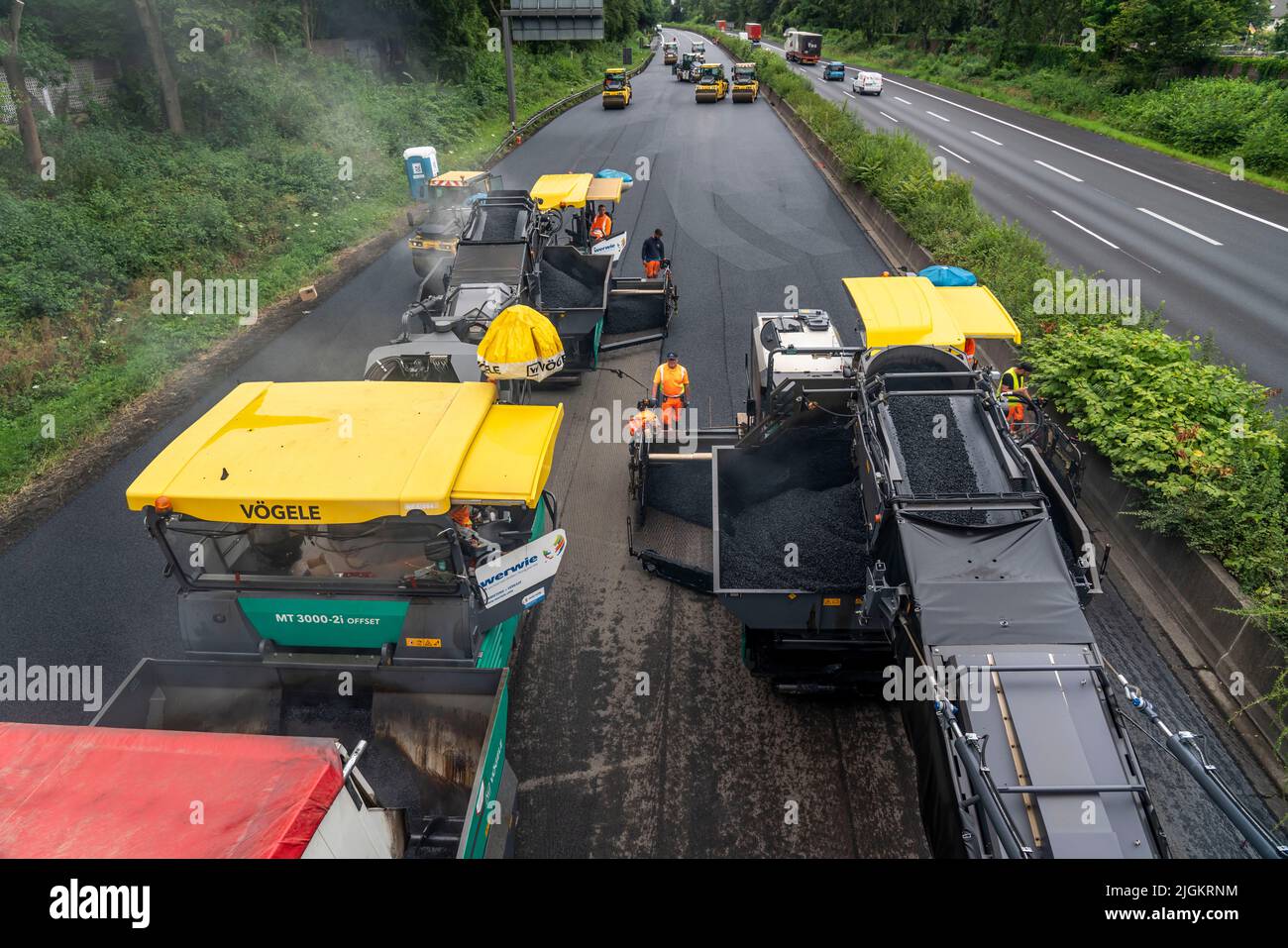 Renewal of the road surface on the A40 motorway between the Kaiserberg ...