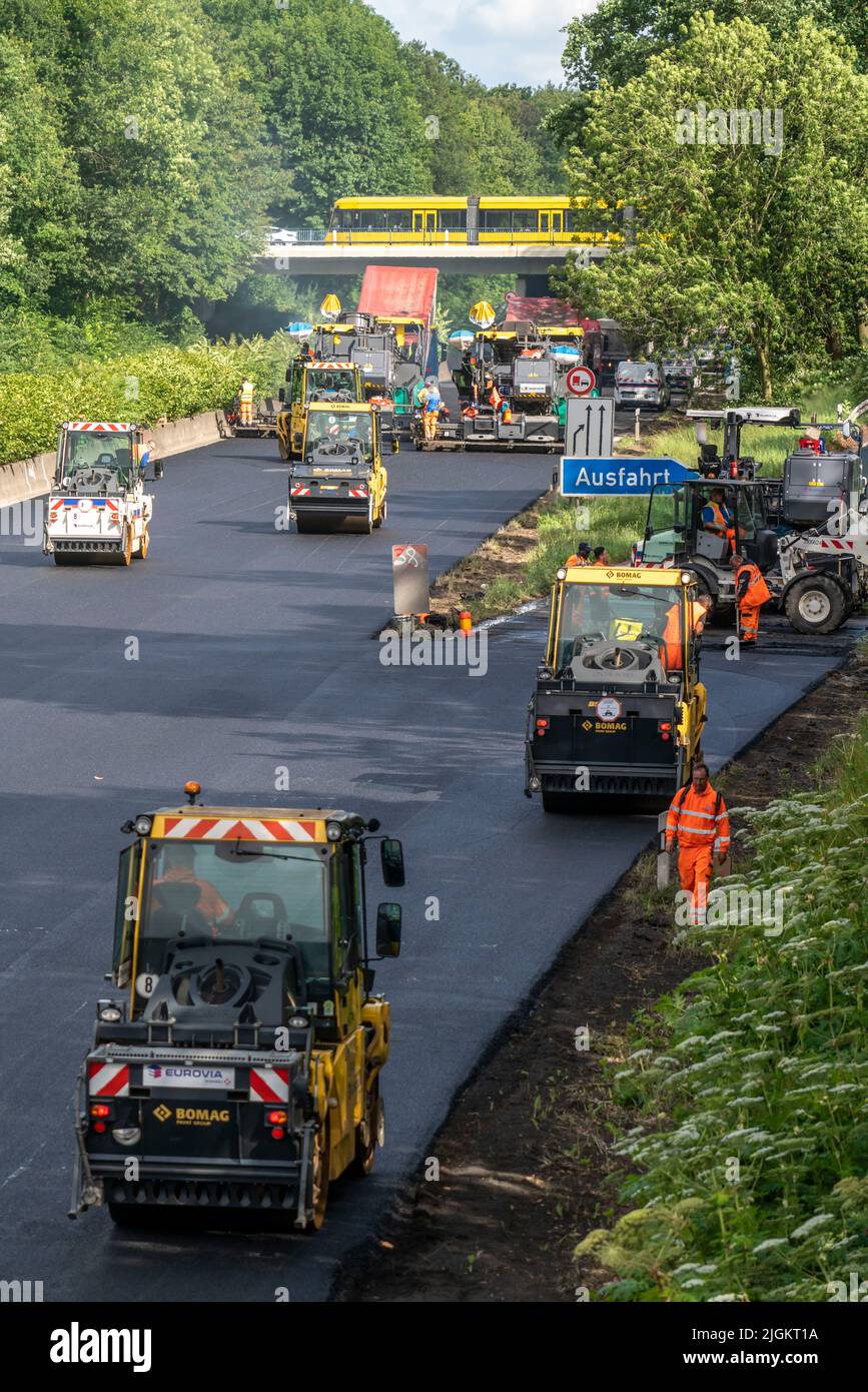 Renewal of the road surface on the A40 motorway between the Kaiserberg ...