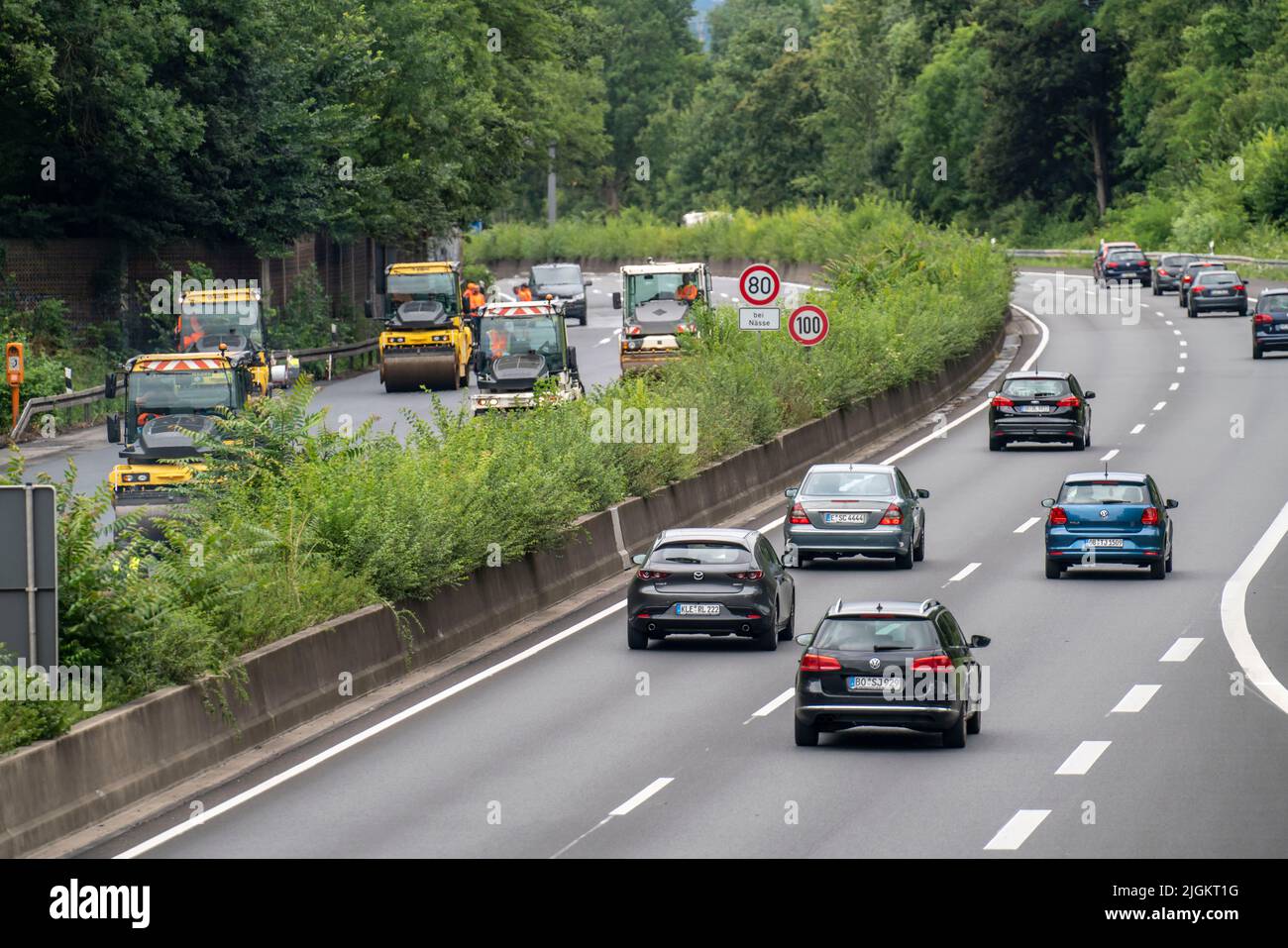 Renewal of the road surface on the A40 motorway between the Kaiserberg ...