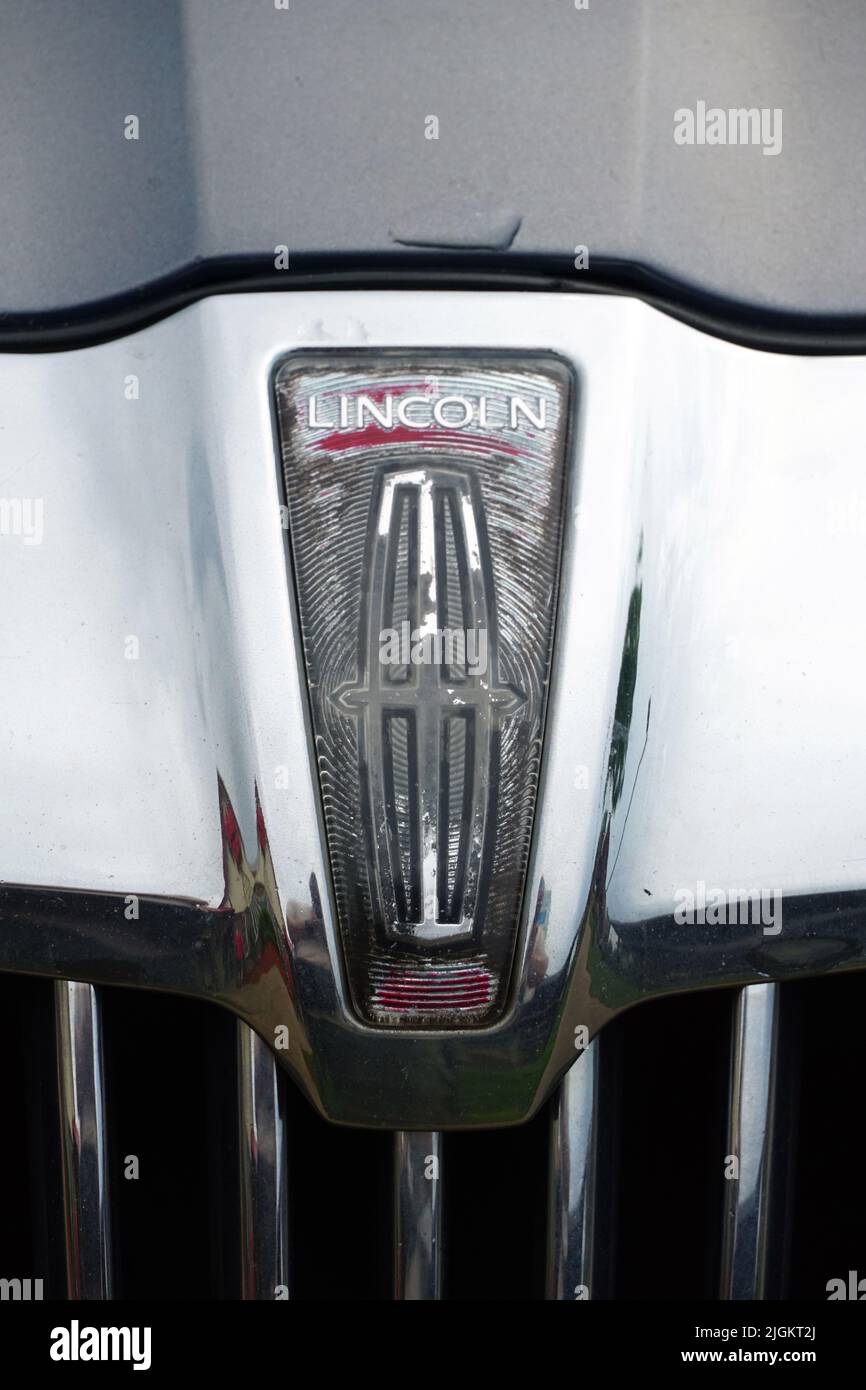 Lincoln Continental car (2000), Philadelphia, Pennsylvania, USA, North ...