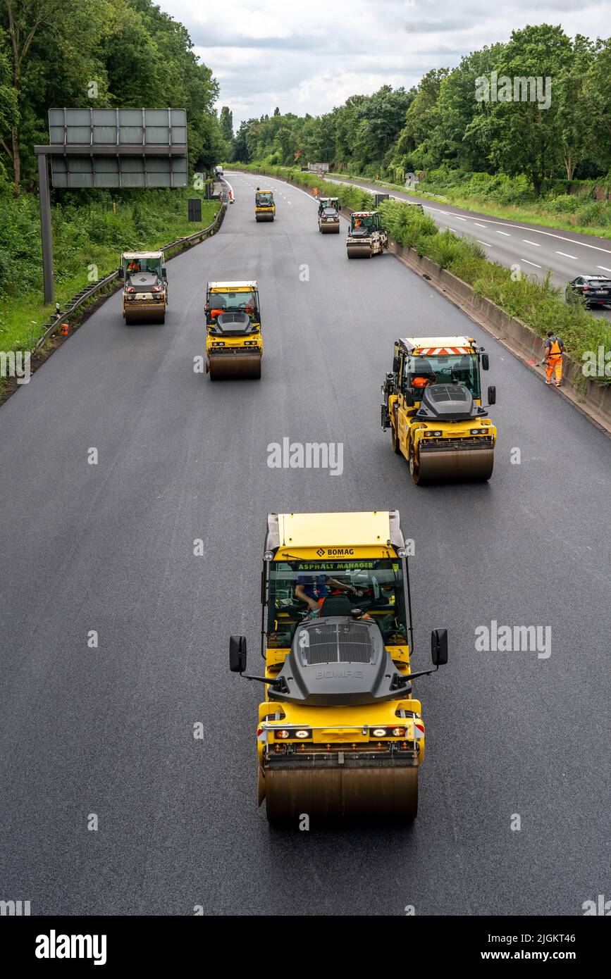 Renewal of the road surface on the A40 motorway between the Kaiserberg ...