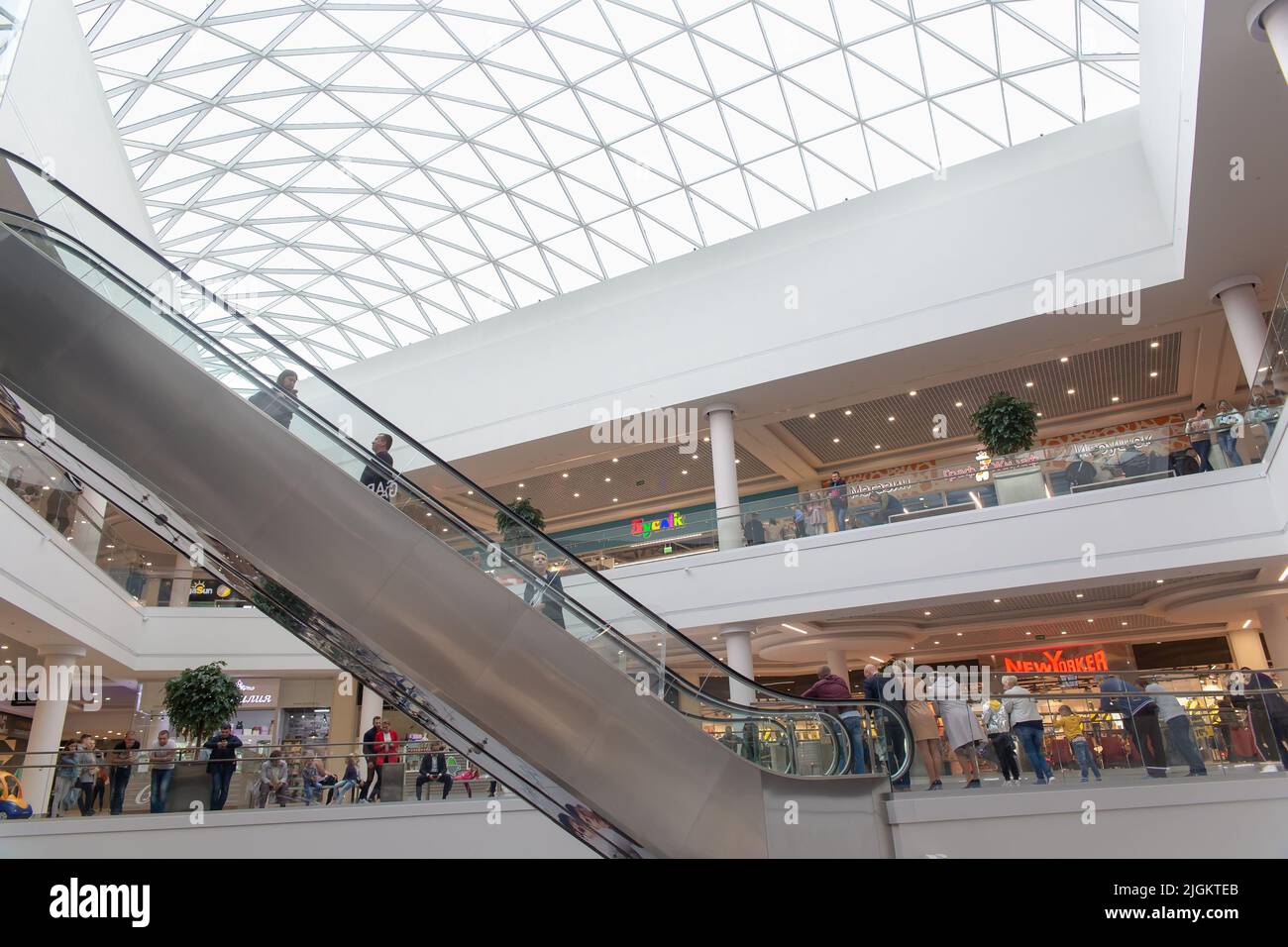 People walk in multilevel mall hi-res stock photography and images - Alamy