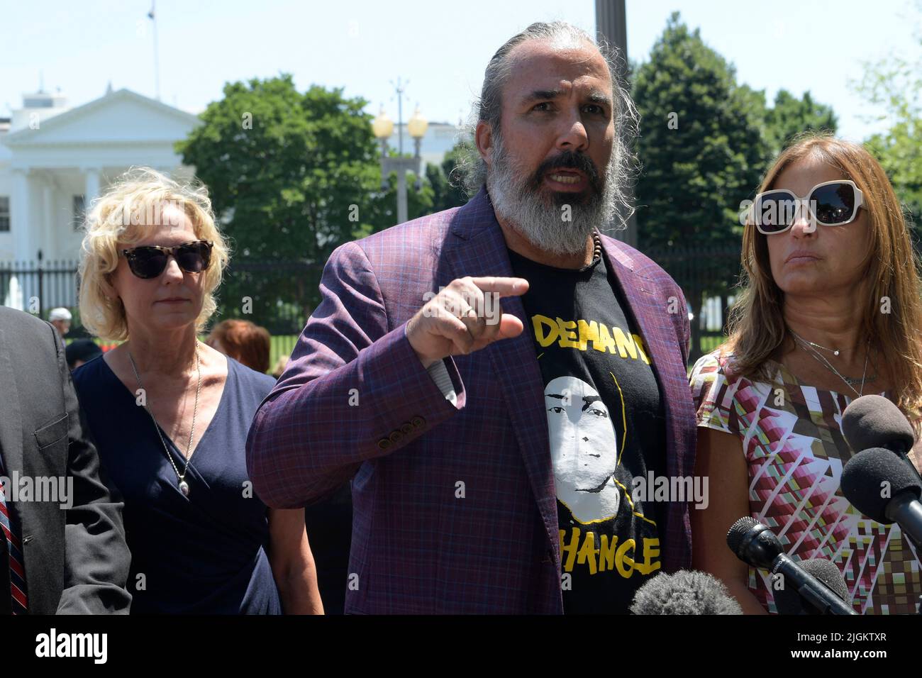 Manuel Oliver, father of Joaquin Oliver who die in Parkland mass ...