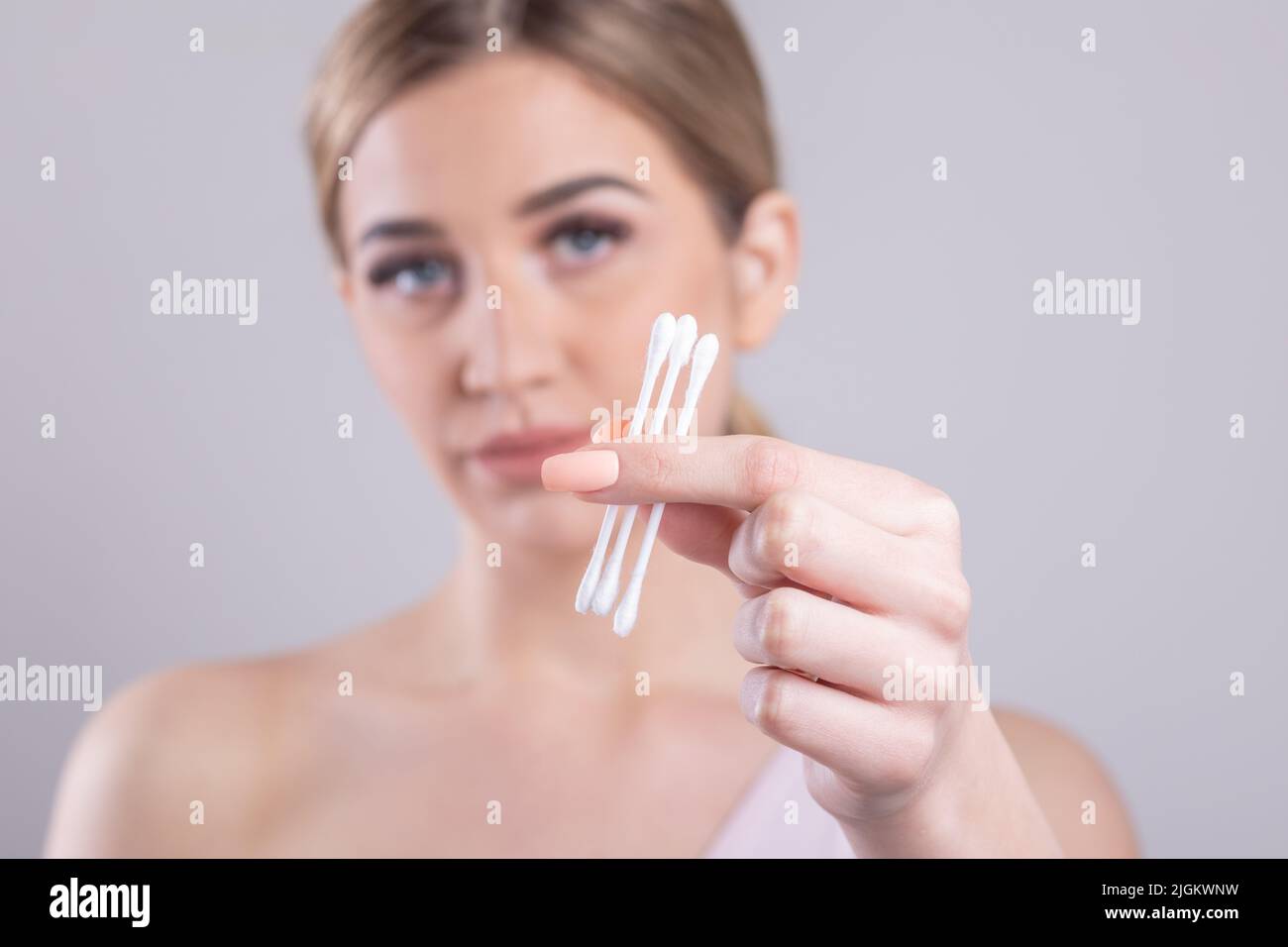 Dabs cotton hi-res stock photography and images - Alamy