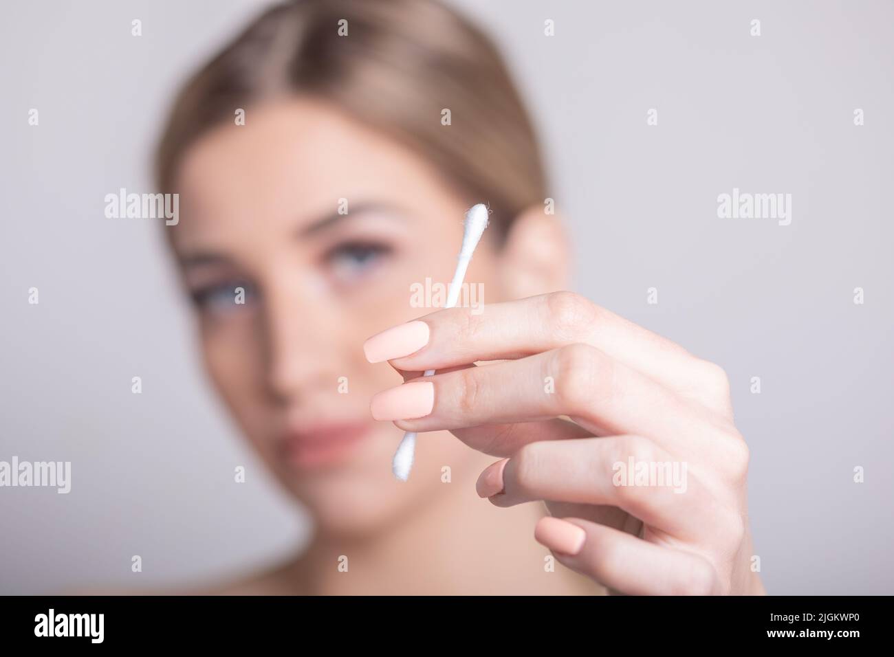 Dabs cotton hi-res stock photography and images - Alamy