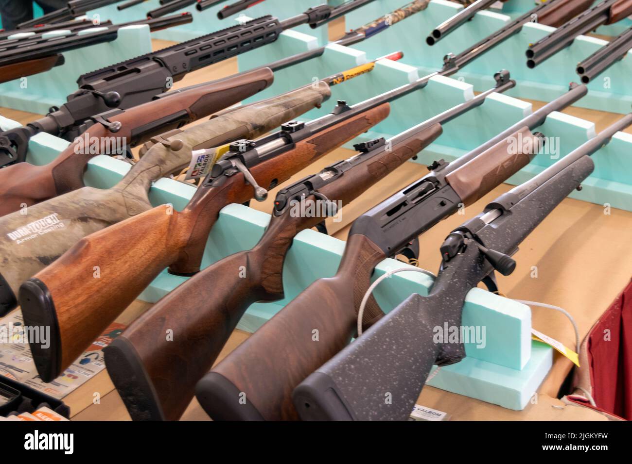 Shootguns hi-res stock photography and images - Alamy