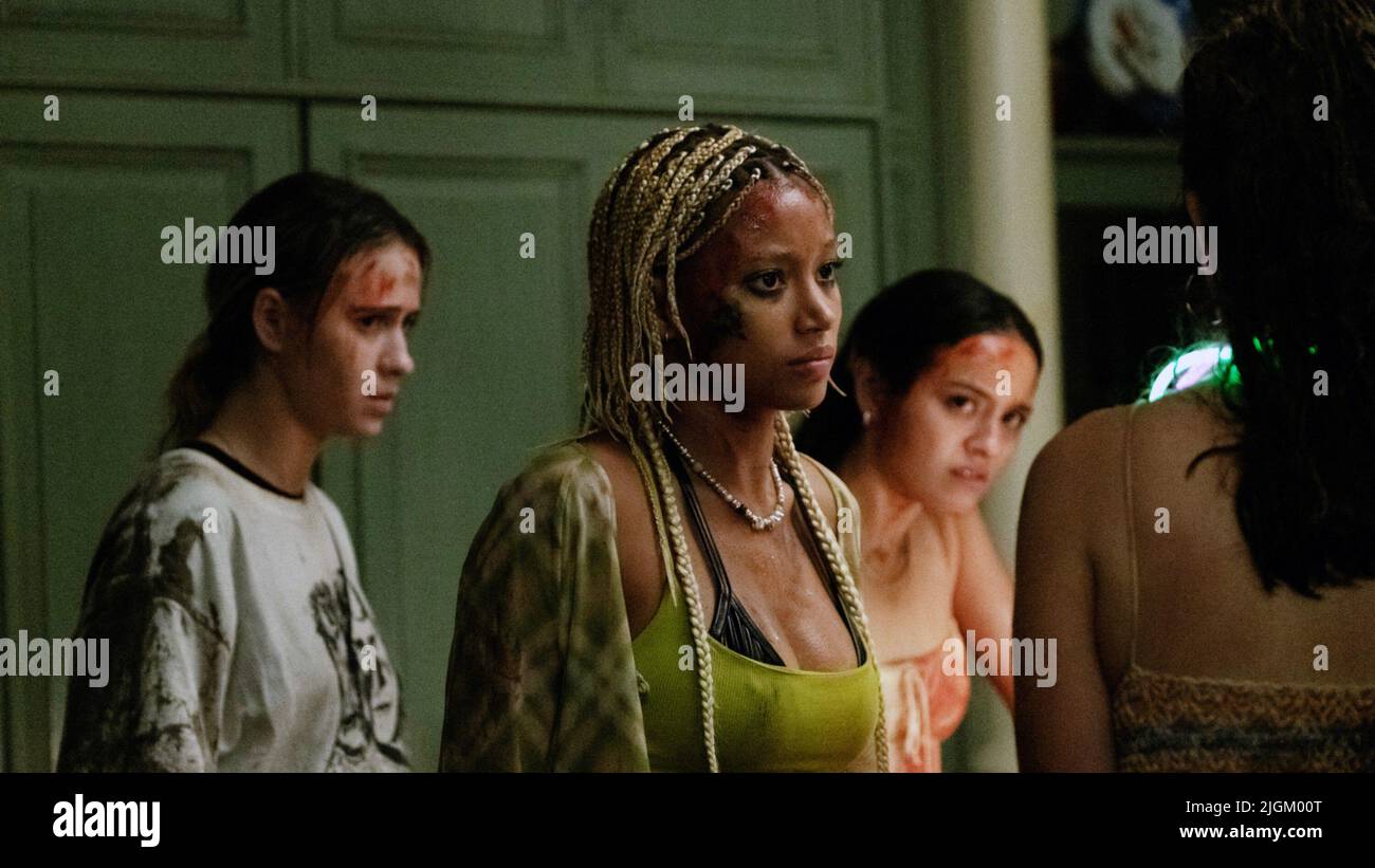 BODIES BODIES BODIES, from left: Maria Bakalova, Amandla Stenberg ...