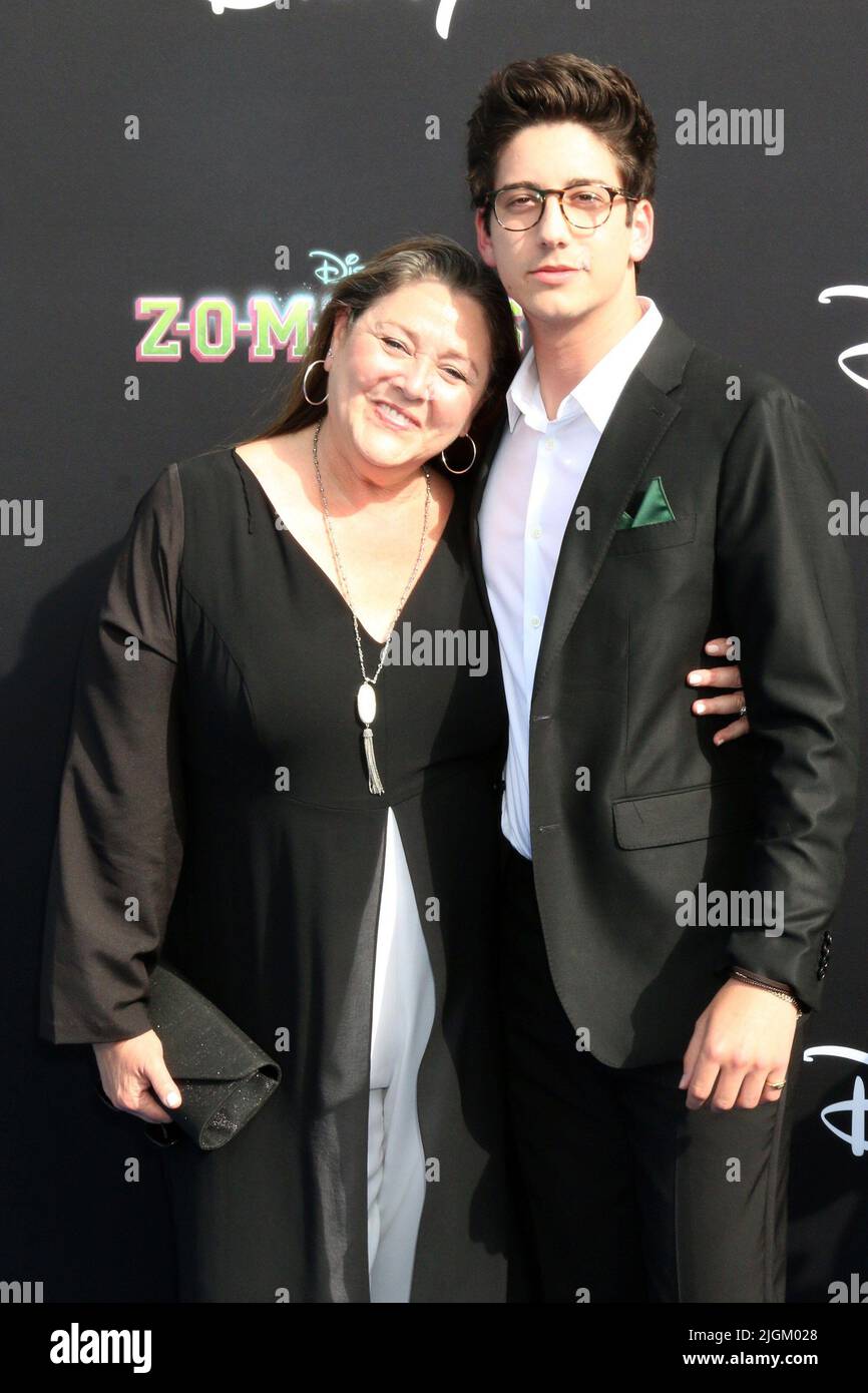 Camryn manheim milo manheim hi-res stock photography and images - Alamy