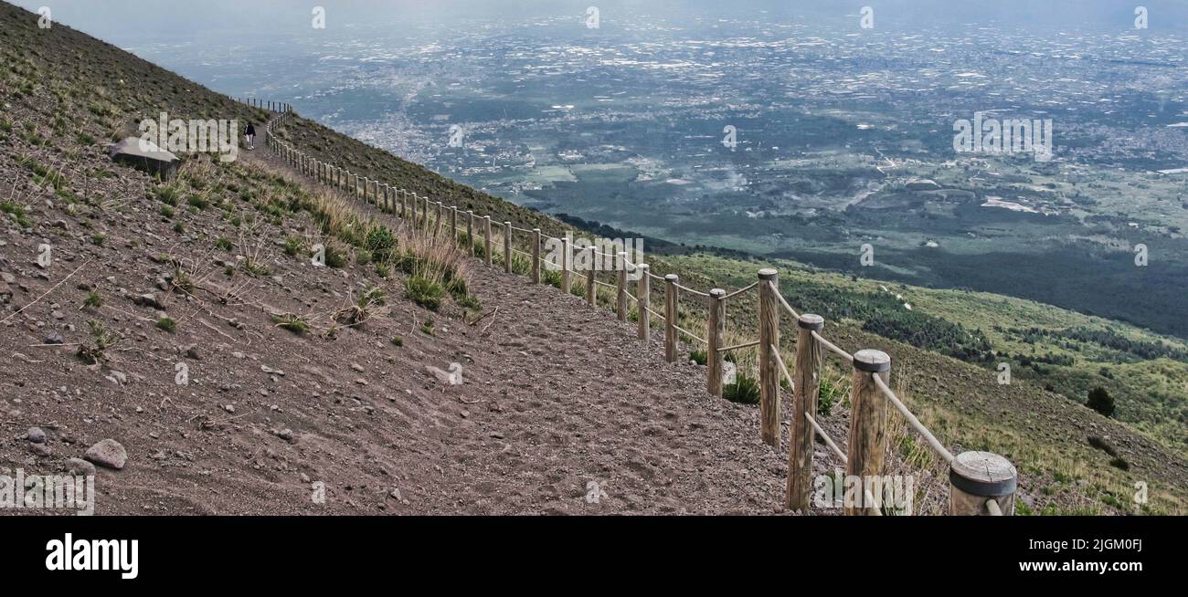 The nature trail leading to the crater of the famous volcano Vesuvius ...