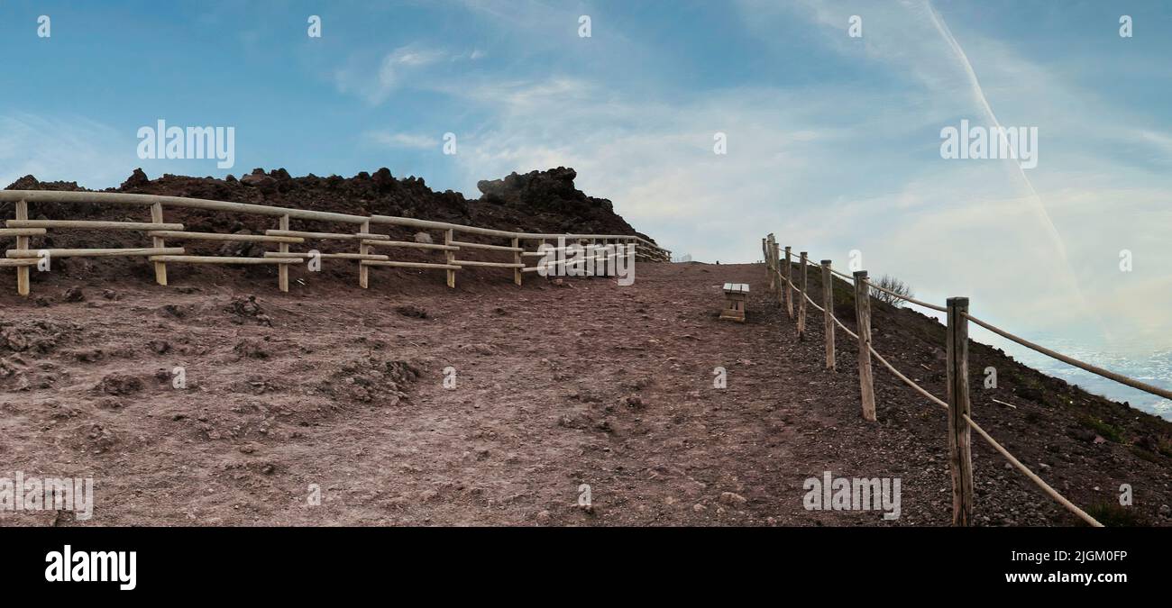 The nature trail leading to the crater of the famous volcano Vesuvius ...
