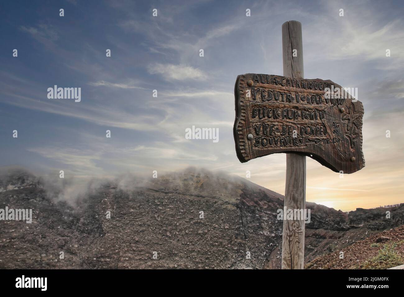 The nature trail leading to the crater of the famous volcano Vesuvius ...
